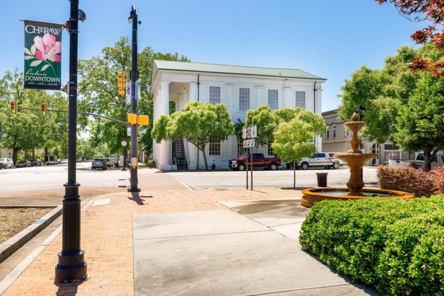 5 Reasons To Visit A Small Town | Olde English District